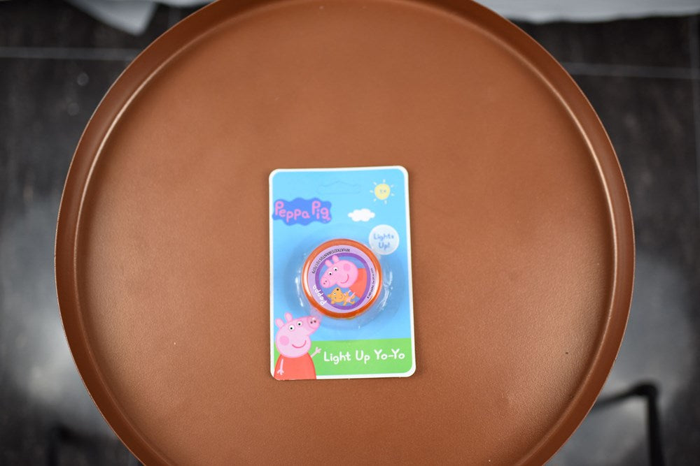 Peppa Pig Light Up Yo-Yo 6x4x1.25 – Toy World Inc